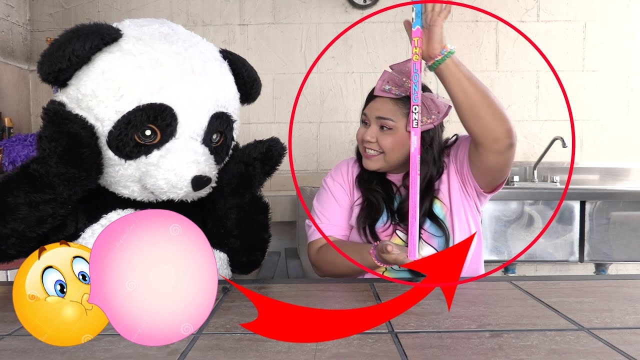 Mascando un chicle SUPER GIGANTE - Adry y Epoh - YouTube