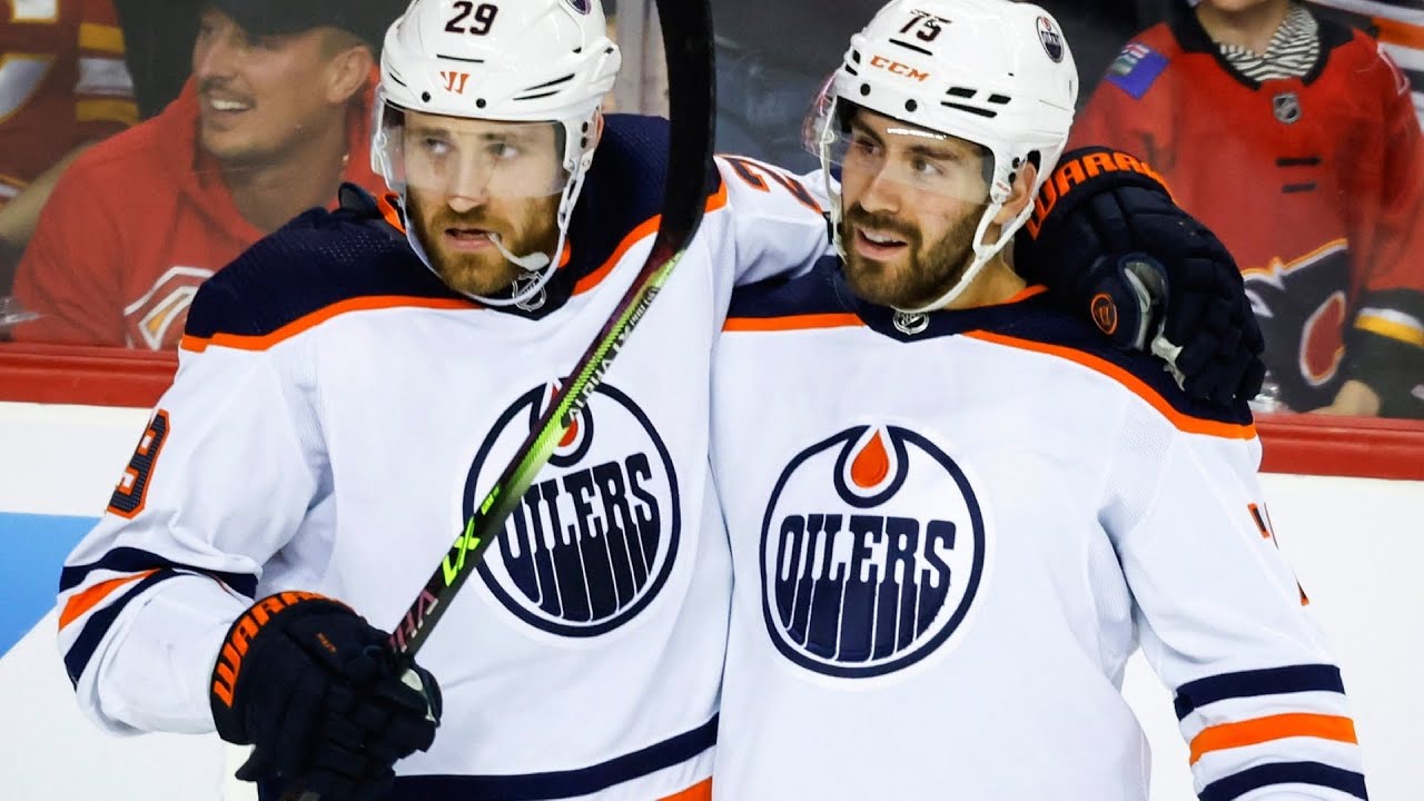 Evan Bouchard scores from the blue line and makes a draw - YouTube