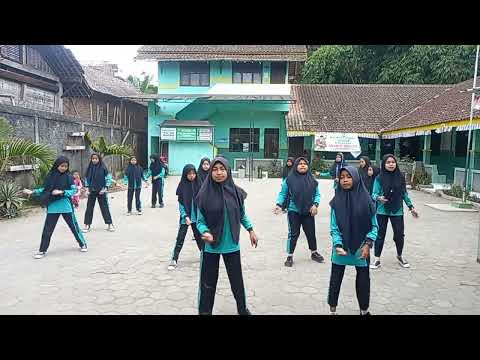 SENAM MANCING  ( SISWI KELAS 6 )