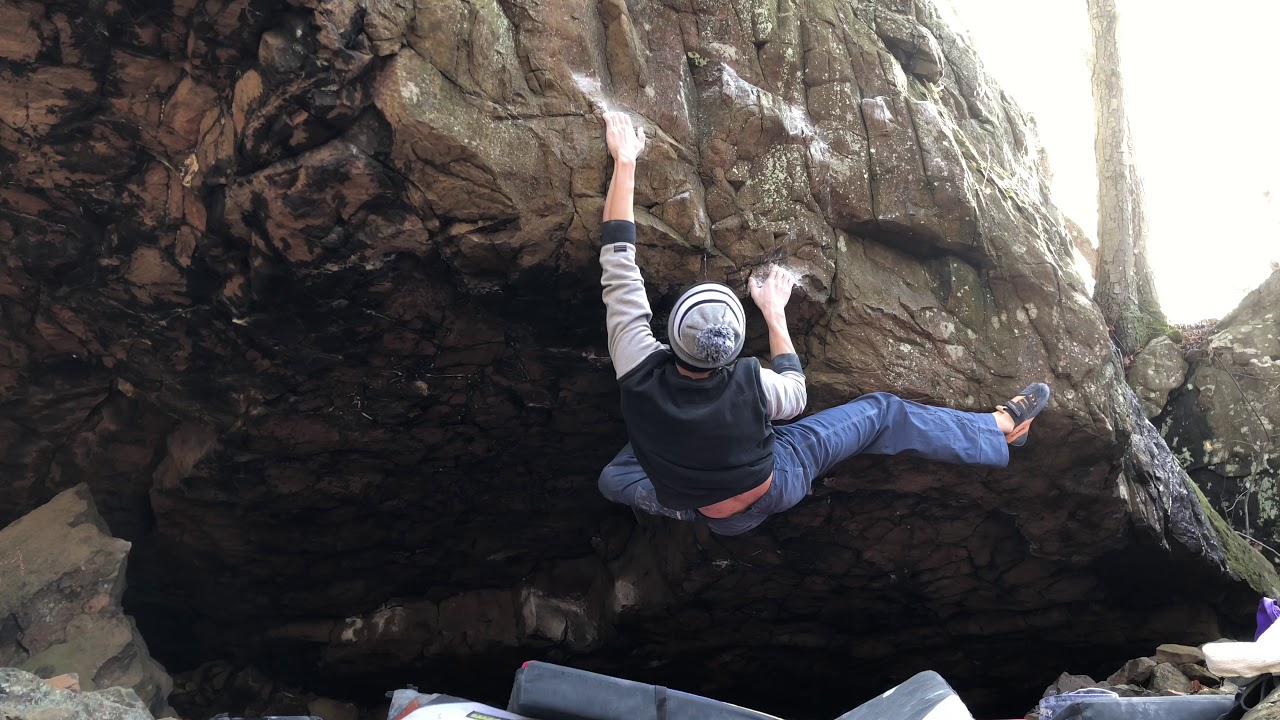 Bradley Bouldering - Split Rock V5 - YouTube
