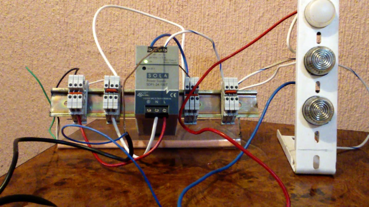 Sensor inductivo de dos hilos para voltajes de 24 a 240 volts en CA O ...
