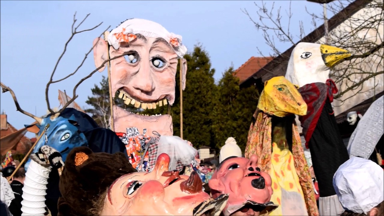 Le carnaval - "masopust" à Roztoky, 2017 - YouTube