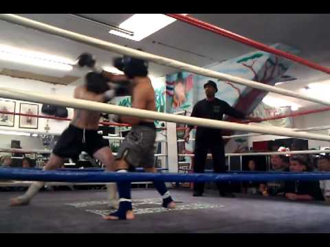 Shane Riley first round TKO - YouTube