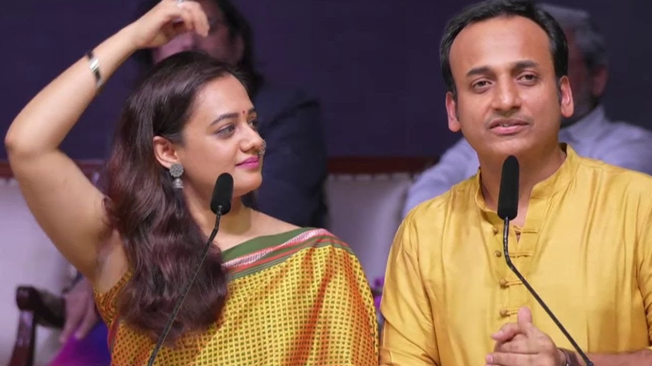 Sankarshan Karhade, Raj Thackeray & Spruha Joshi fun moment at MNS ...