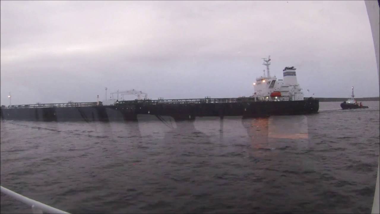 Tanker SARPEN sailing from the Flotta oil terminal - YouTube