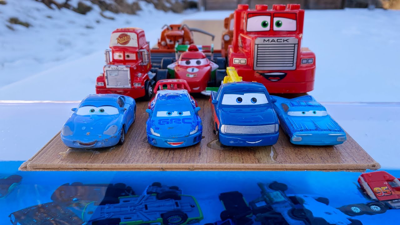 Disney Pixar Cars falling into deep pool of water, Lightning McQueen ...
