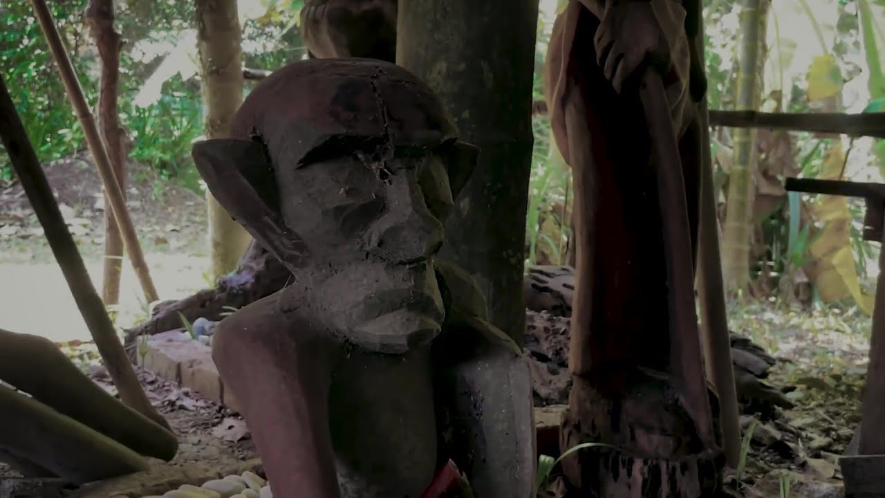 Mah Meri's Belief: Carving Culture, Embracing Spirit - YouTube