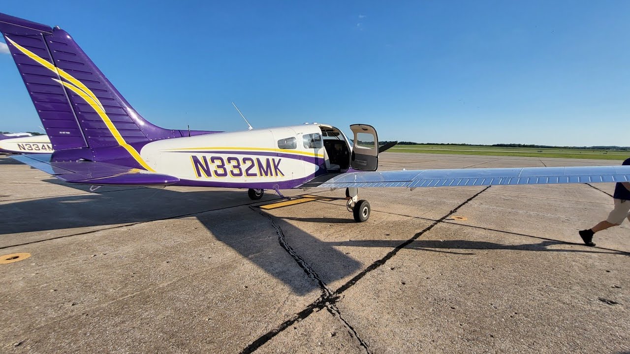 Logging my first flight hours at 15 - YouTube