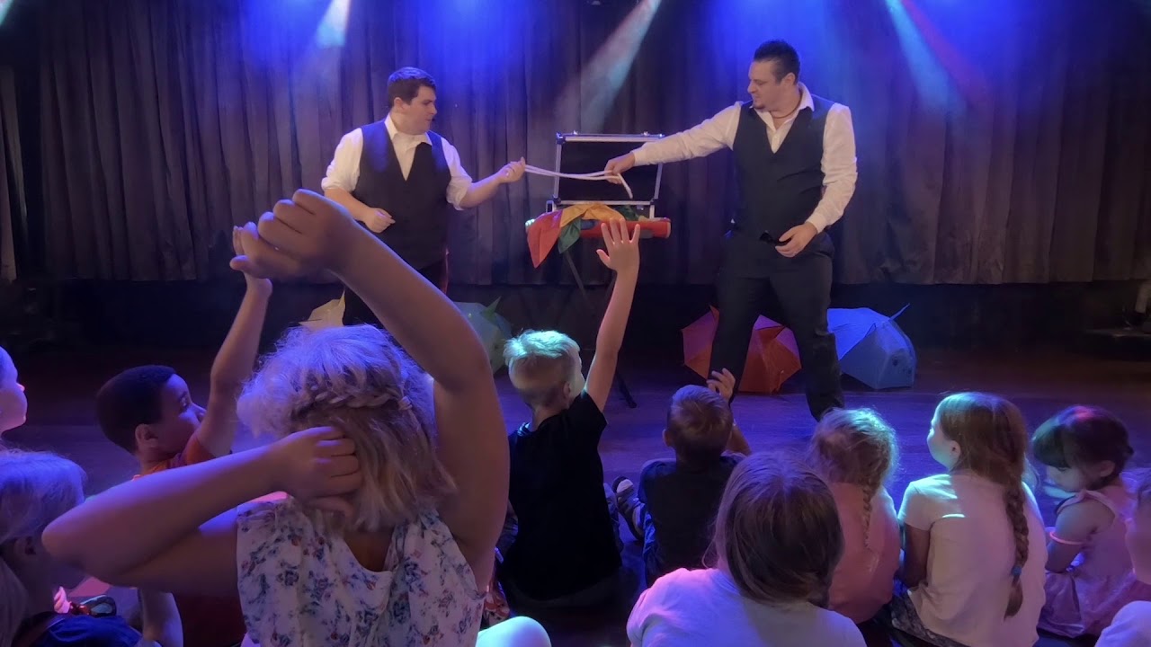 James and Lee Magic Show on board Viking line Gabriella - YouTube