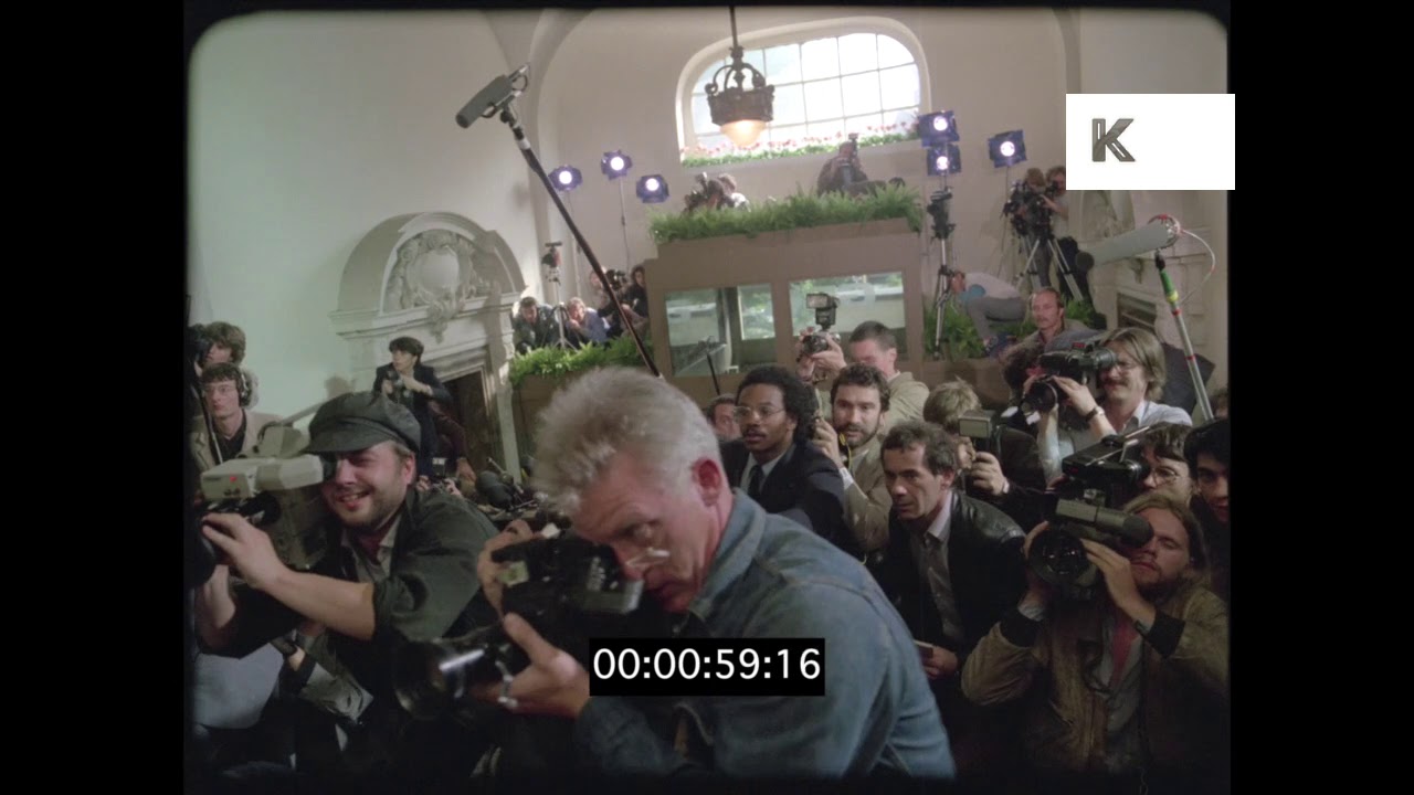 1970s Media Scrum, Press Conference, Journalists, USA, 35mm - YouTube