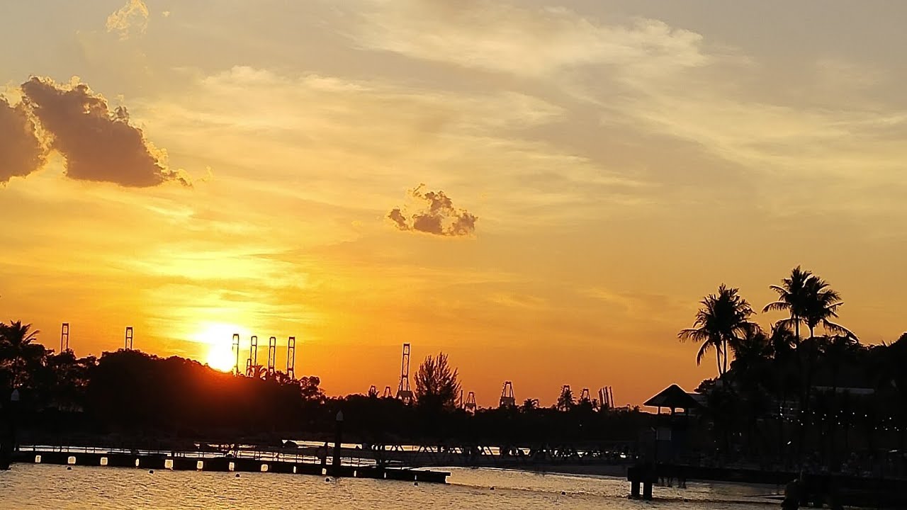 SUNSETTING VIEW at the BEACH ( SENTOSA ) - YouTube