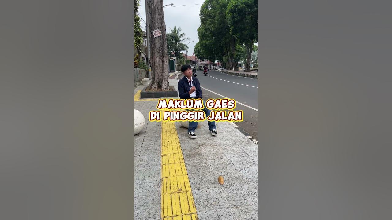 Gabut di pinggir jalan. Ngapain dah?? #kagumasmoro #segera #gabut #nyanyi #segeratayang # ...