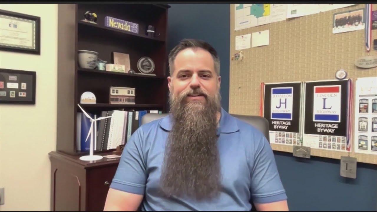 County party leader's long beard attracts attention - YouTube
