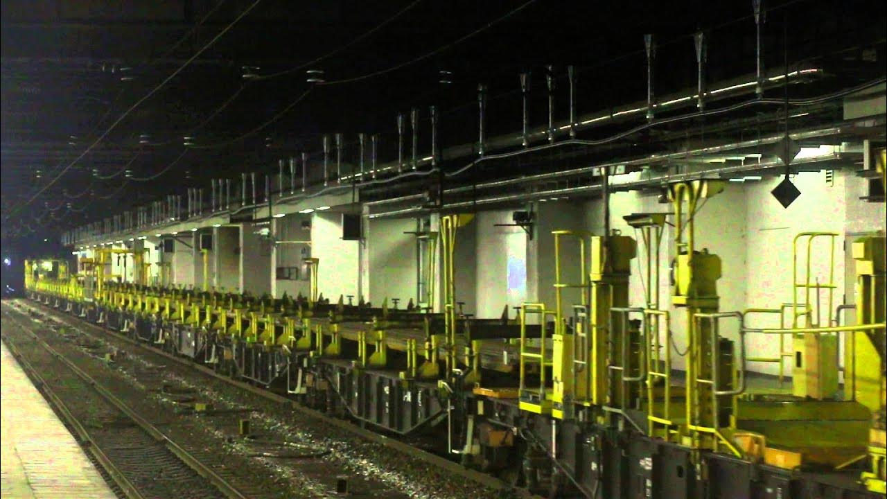 工9775レ EF64-1053+ロンチキC編成 長岡発車 - YouTube