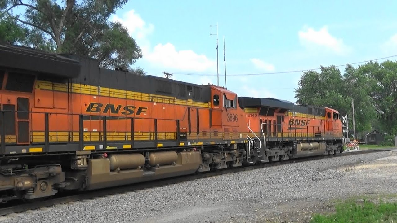 BNSF 6140 Leads a Stack Train, Colona, IL 7/22/21 - YouTube