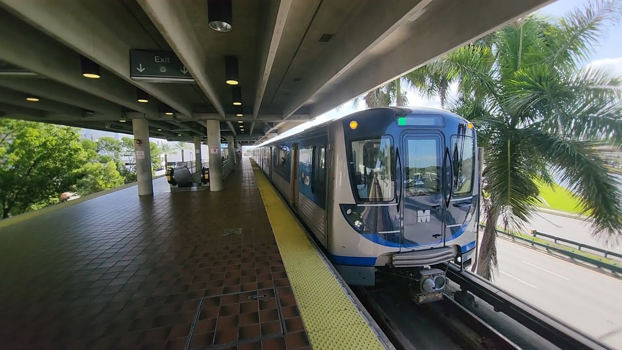 Miami Metrorail Southbound Green Line train arriving and departing at ...
