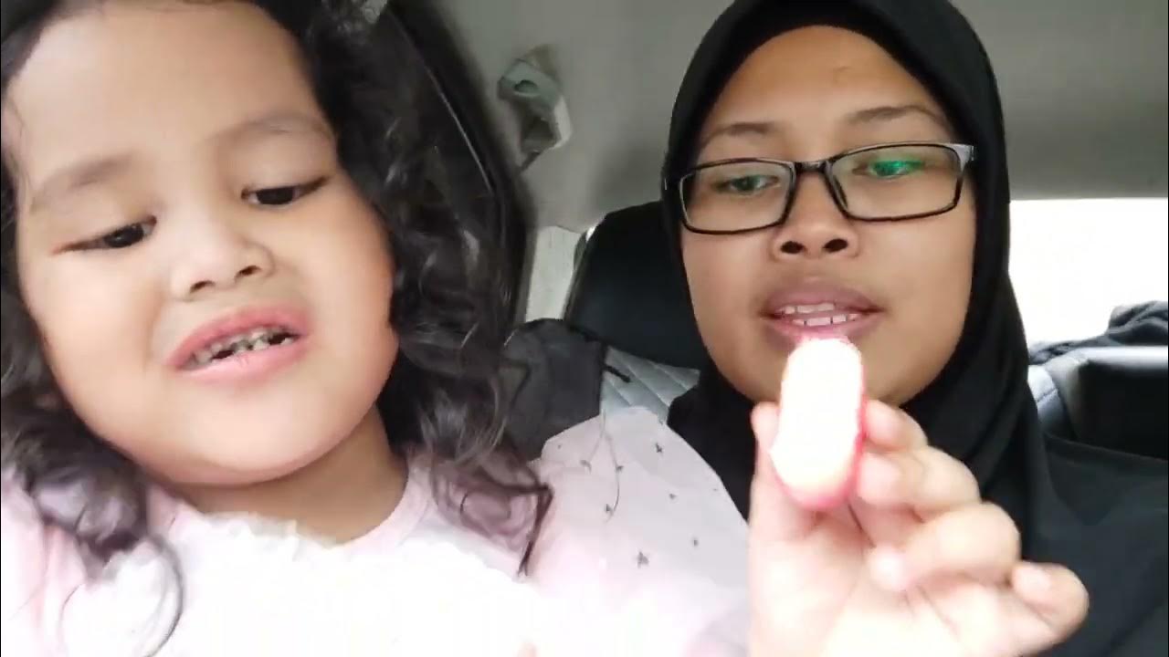 KAKAK N UMMI MAKAN CHEESE - YouTube