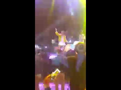 Derya Uluğ Konseri - Gel Gel Sarışınım Gel