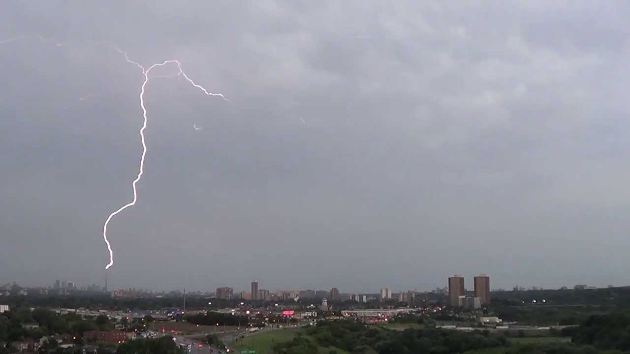 Lightning Strikes CN Tower, Toronto July 19, 2013 HQ HD - YouTube