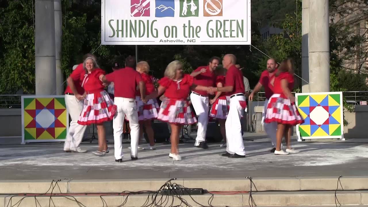 Great Smokey Mountain Cloggers at Shindig on the Green - YouTube
