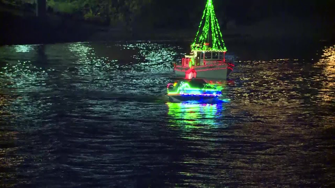 Annual Christmas Ships Parade - YouTube