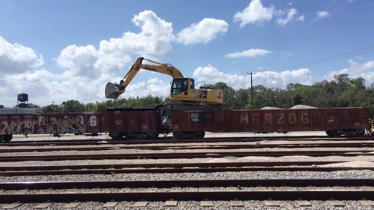 Unloading a gondola with a excavator part two - YouTube