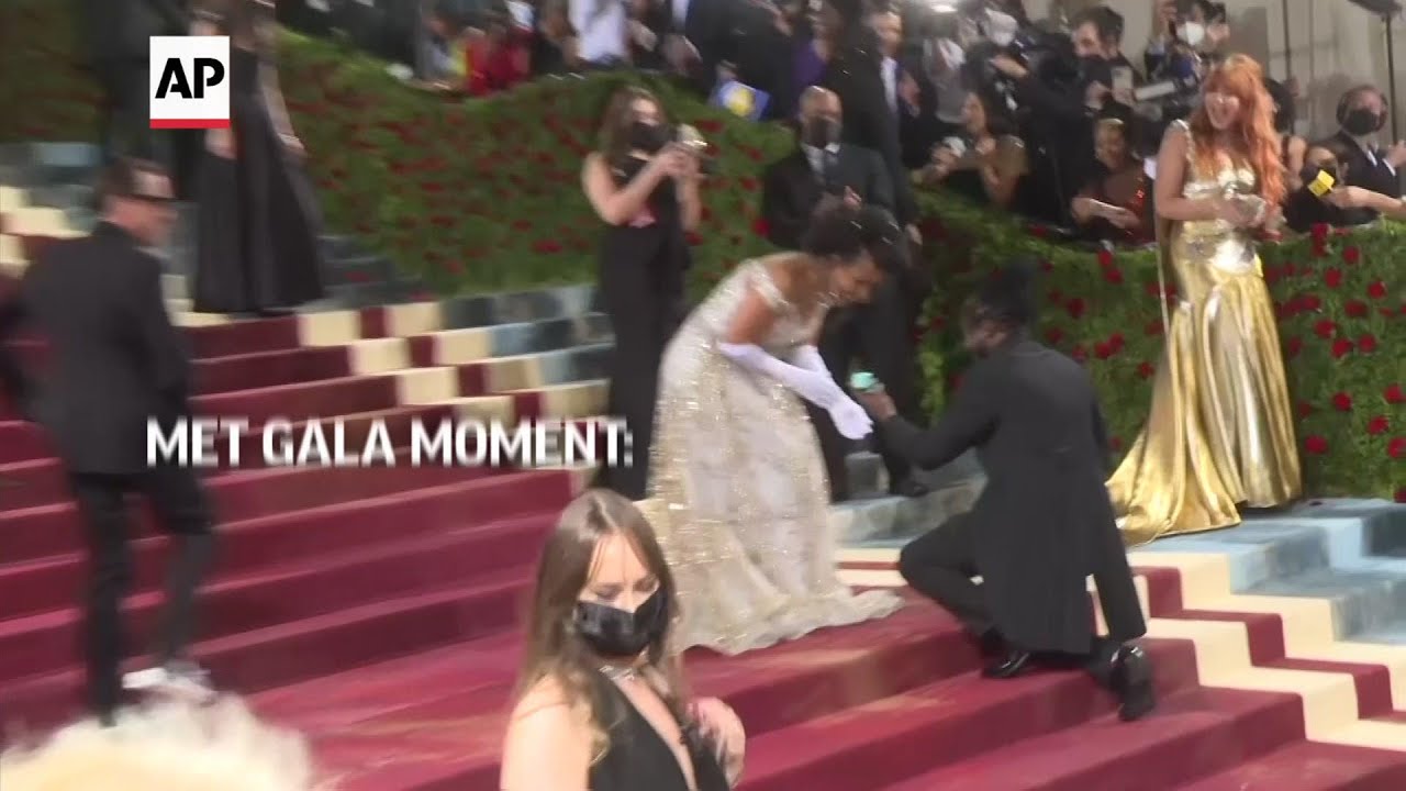Met Gala moment: Red carpet proposal accepted - YouTube