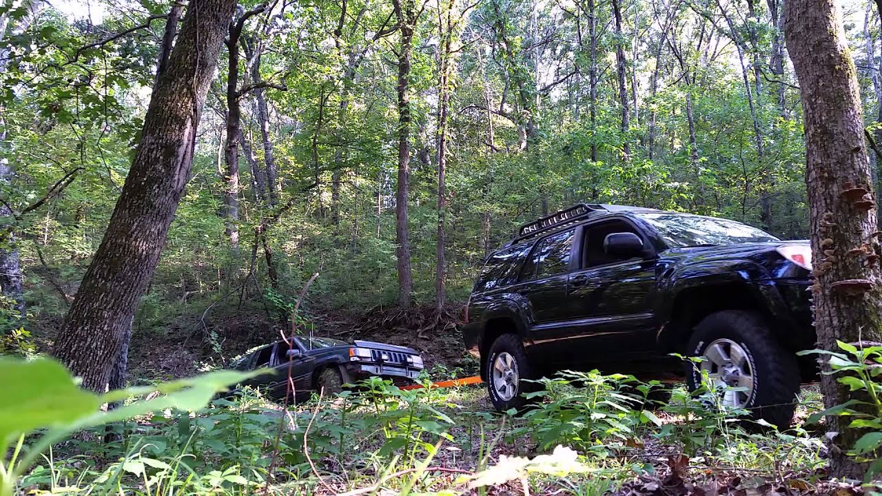 4runner rescues stuck and broken Jeep - YouTube