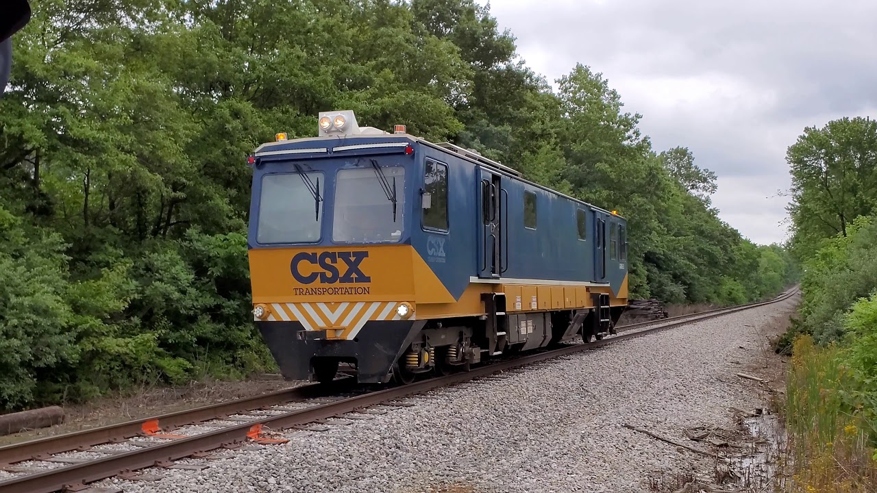 CSX Geometry Car meeting Evansville Western Railway's MCL1 @ Woodlawn ...