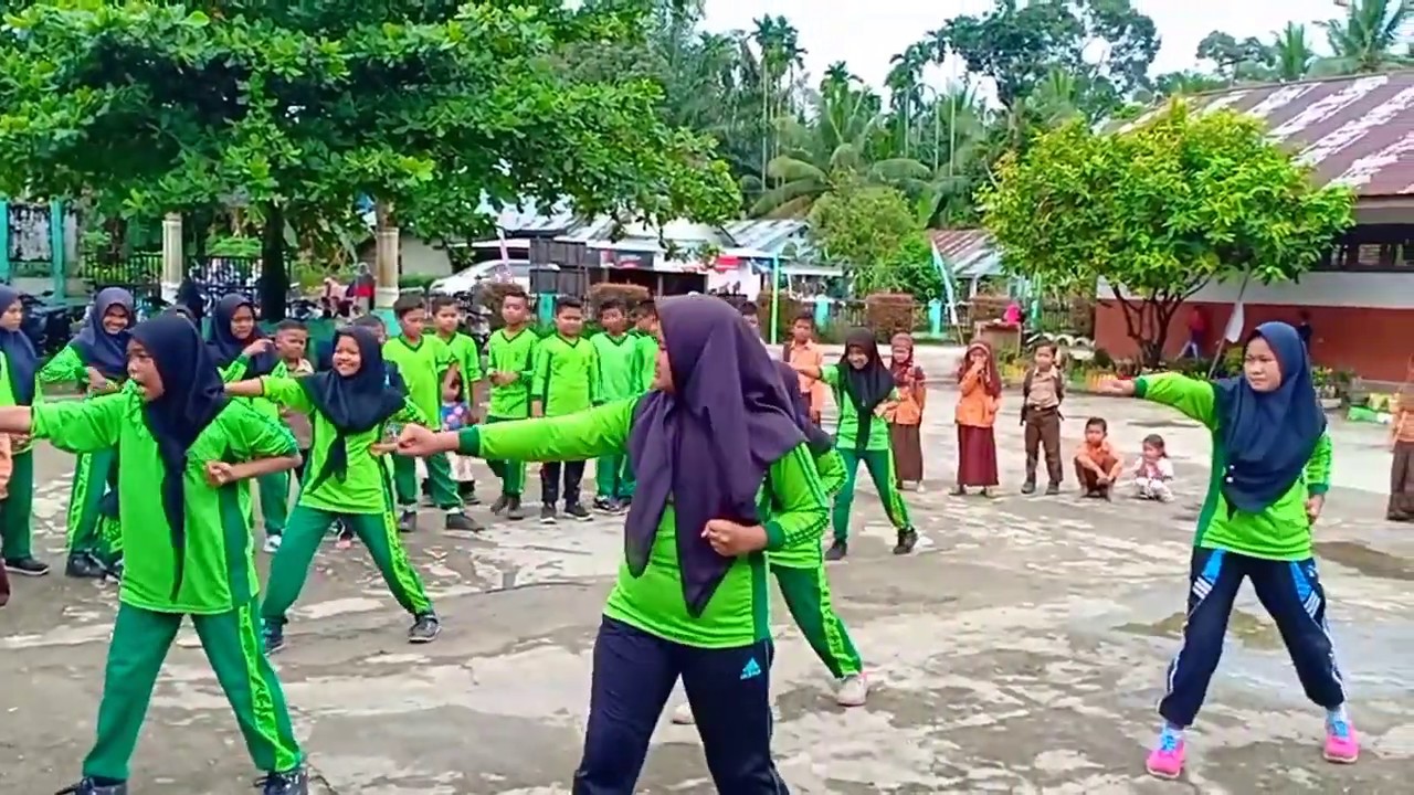 lomba gerakan silat anak SD - YouTube