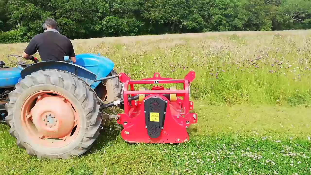 1958 Fordson Dexta pulling vigolo tk2160 topper - YouTube