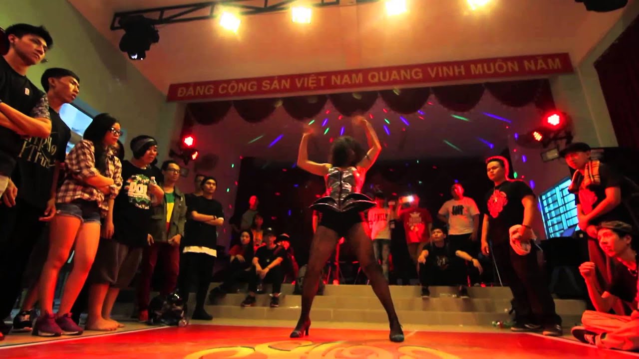 SHOW OFF 4 | PRINCESS LOCKEROO | WAACKING JUDGE SHOWCASE - YouTube