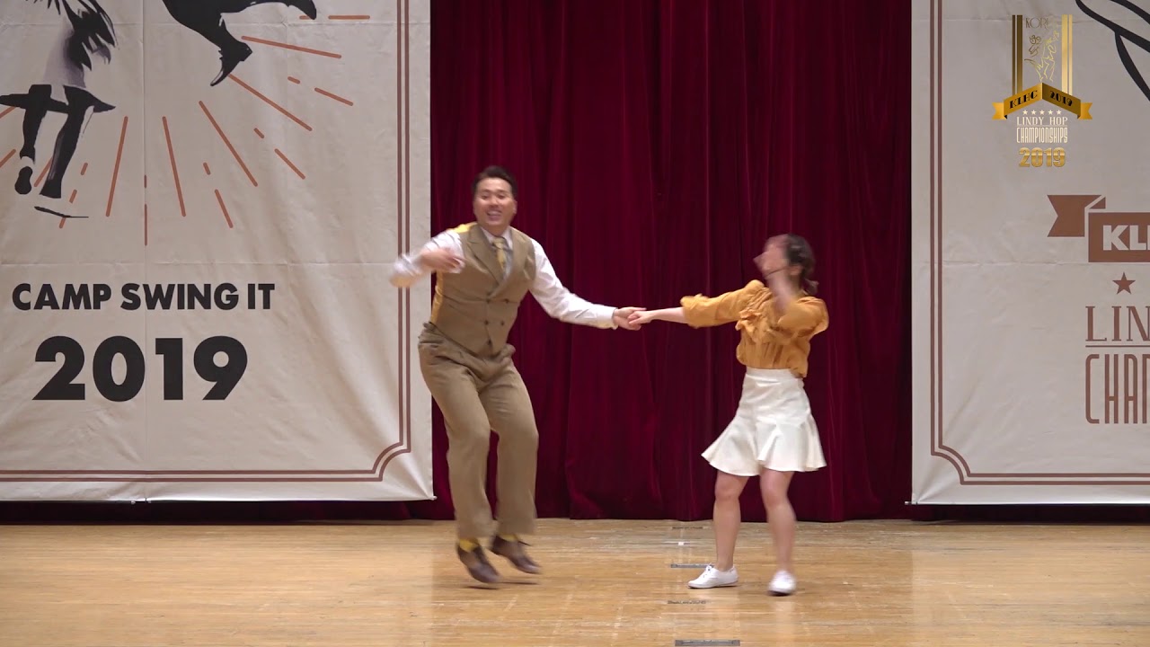KLHC 2019 - Lindy Hop Showcase (couple) : Deokki Park / Linda Kim - YouTube