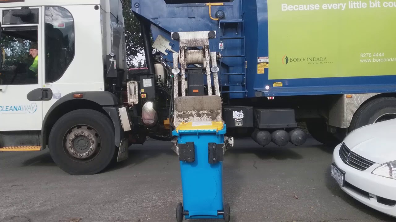 Recycling Driver Gives Up A Thumbs Up Give Him One Back - YouTube