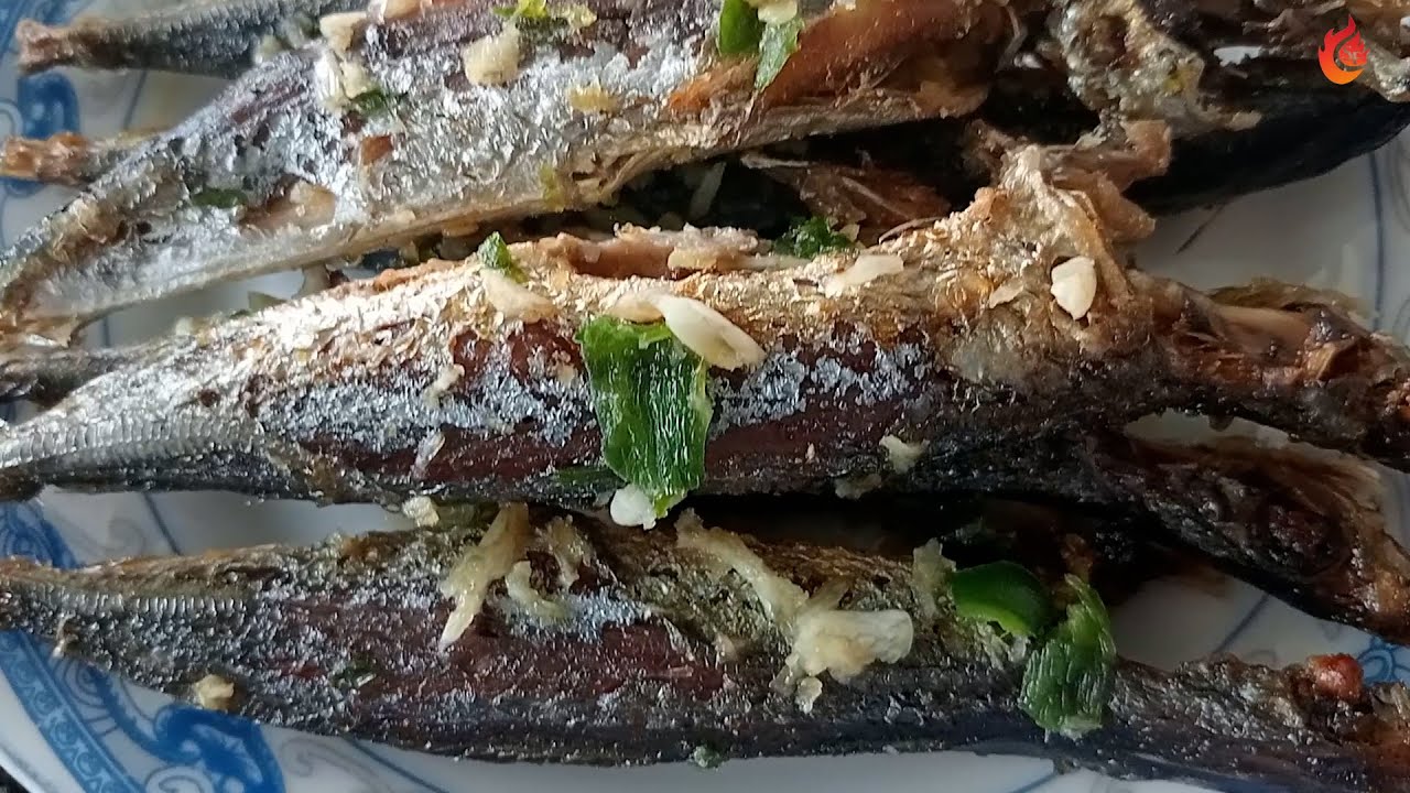 fried round scad fish sauce - YouTube