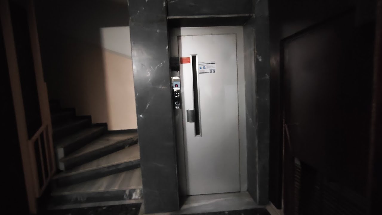 Nice floor voice! Old unknown single-speed traction elevator (upgraded) in apartments - YouTube