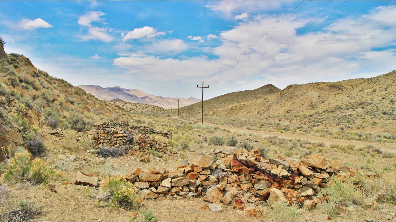 Exploring the remains of an old desert ghost town - YouTube