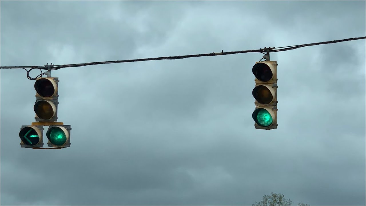 Incandescent TCT 4 section doghouse and 3 section traffic lights ...