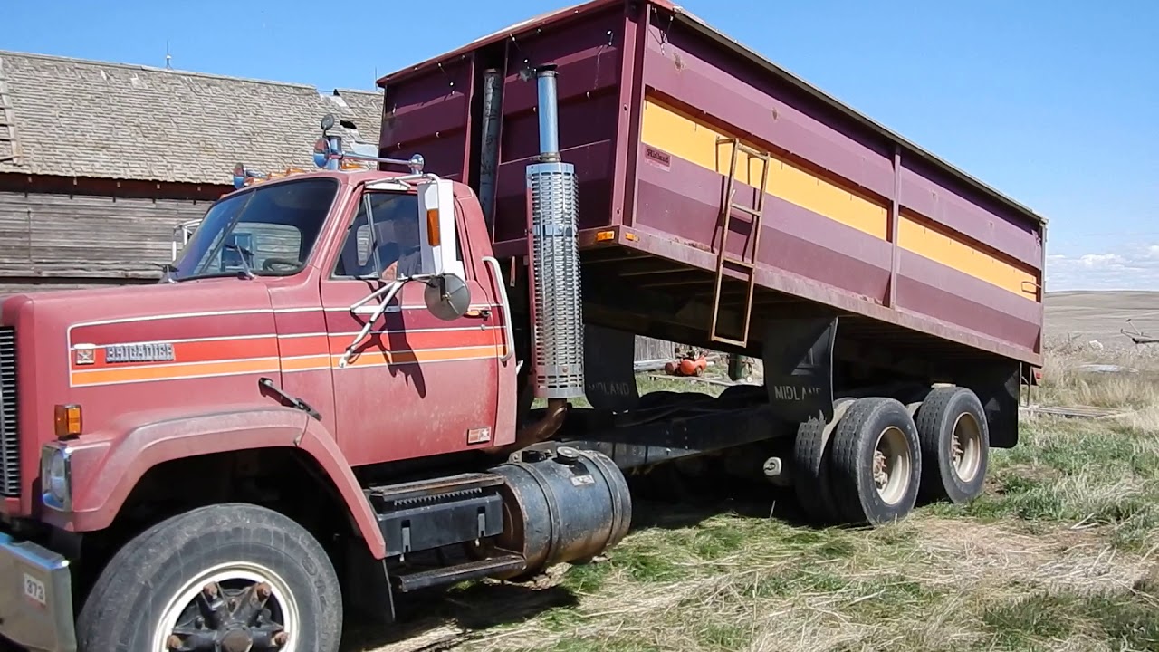 Lot 373 - 1980 GMC Brigadier T/A Grain Truck - YouTube