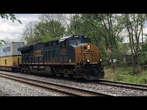 CSX 3405, and Dpu 800 pulls a intermodal train through munroe falls Ohio - YouTube