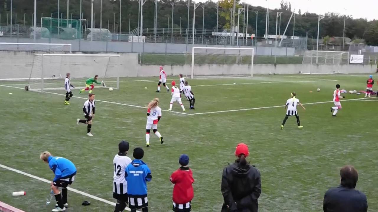 SK Slavia Praha/fotbal DÍVKY/-TJ Slovan Bohnice část2 8:8 - YouTube