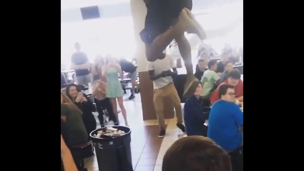 Cafeteria Garbage Dunk/NEW CHALLENGE - YouTube