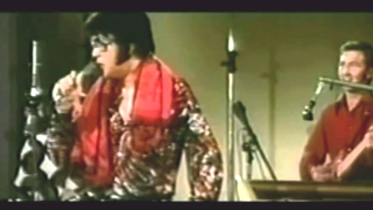 Elvis Presley (1970) - Stanger In The Crowd - HQ Audio - YouTube