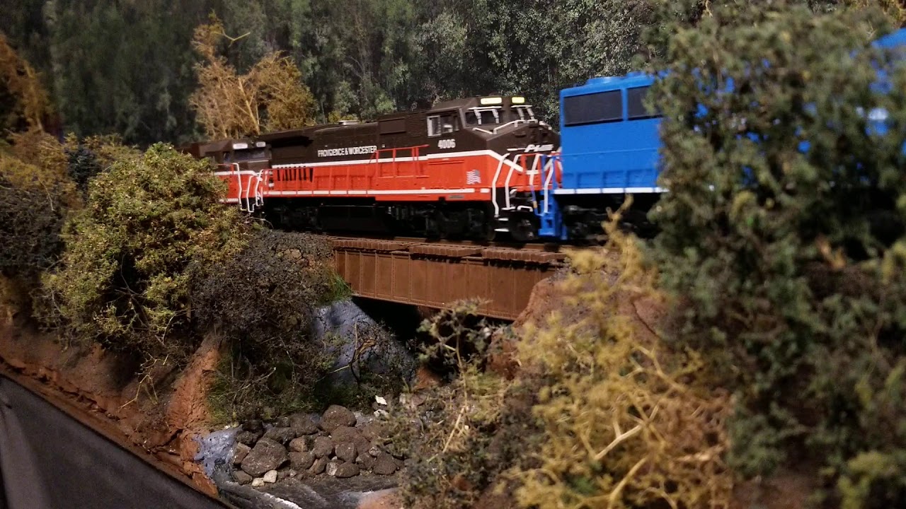 Ho Scale: GMTX SD60 9014 Leads PW Freight - YouTube