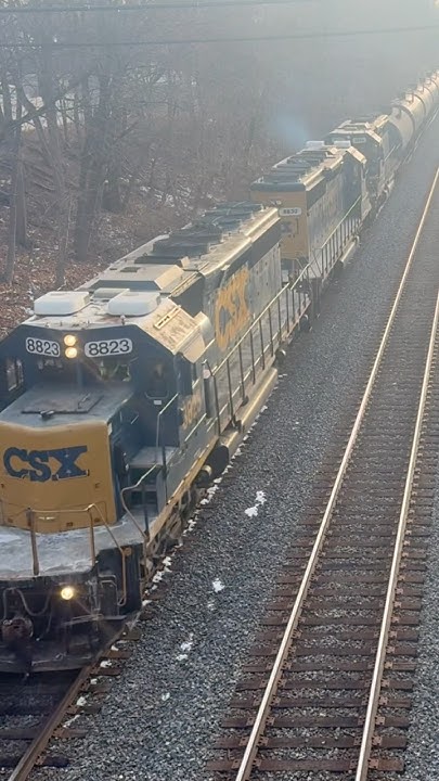 CSX 8823 leads CSX L042 through Manville NJ with CSX 8830 and CSX 8856 trailing 1/30/2025 - YouTube