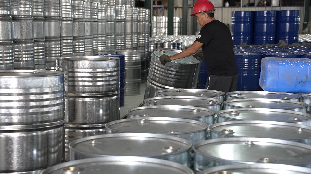 Daily mass production of 10,000 galvanized steel drums with different ...