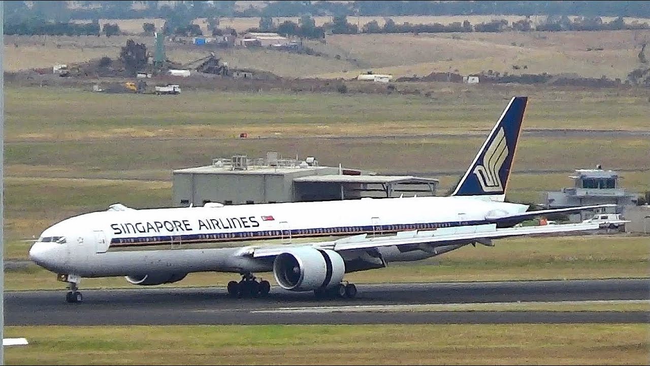 Singapore Airlines SQ 237 arrives at Melbourne Airport on Sunday 29 ...