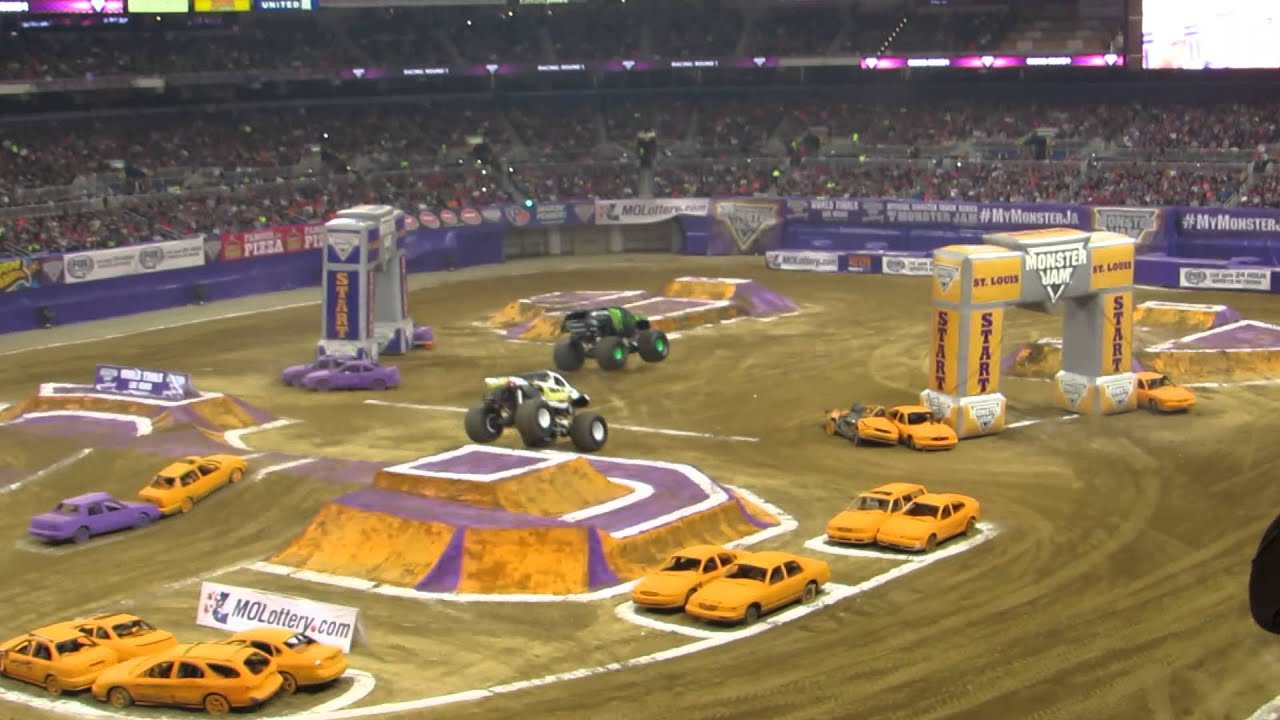 Monster Jam Round 1 Racing Monster Energy vs. Thunder 4x4 - YouTube