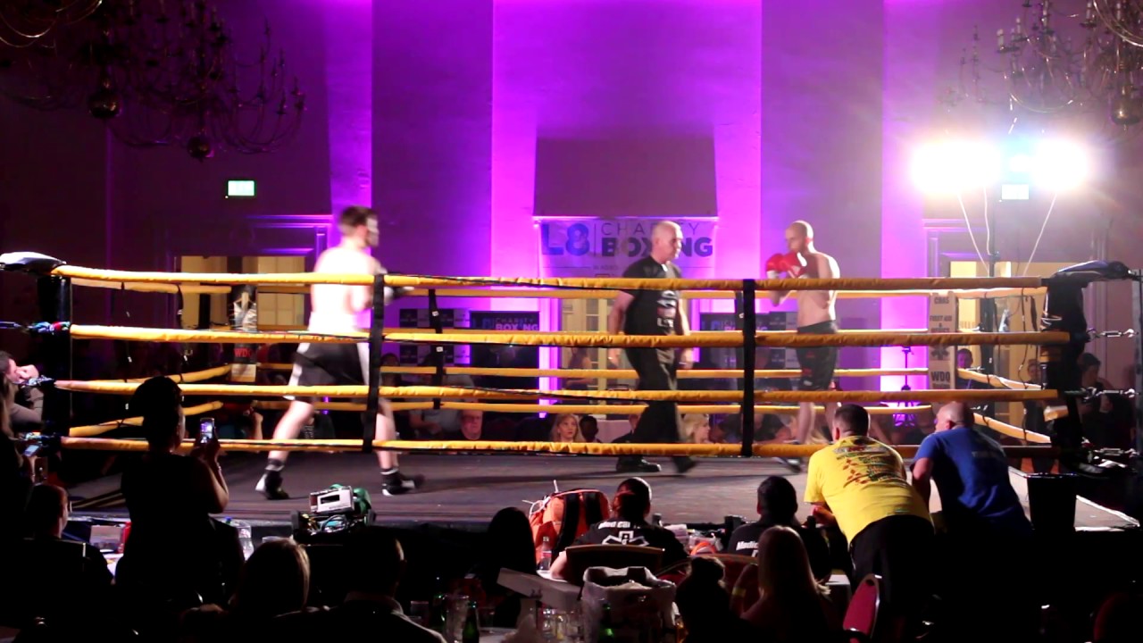 L8 Boxing - Dan Baines vs Craig Meddings - YouTube