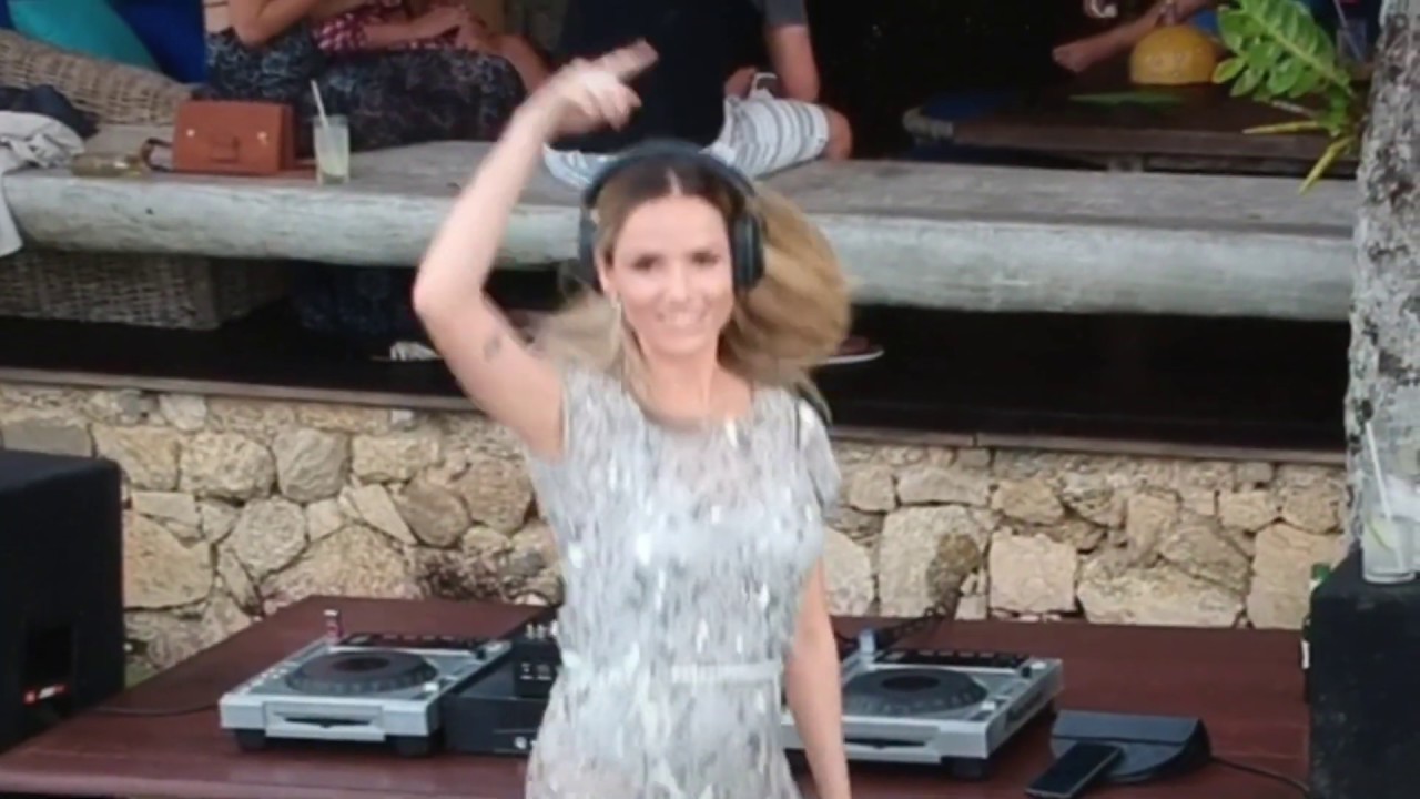 Dj Morgana Ferrer - Reveillon Angra dos Reis - YouTube